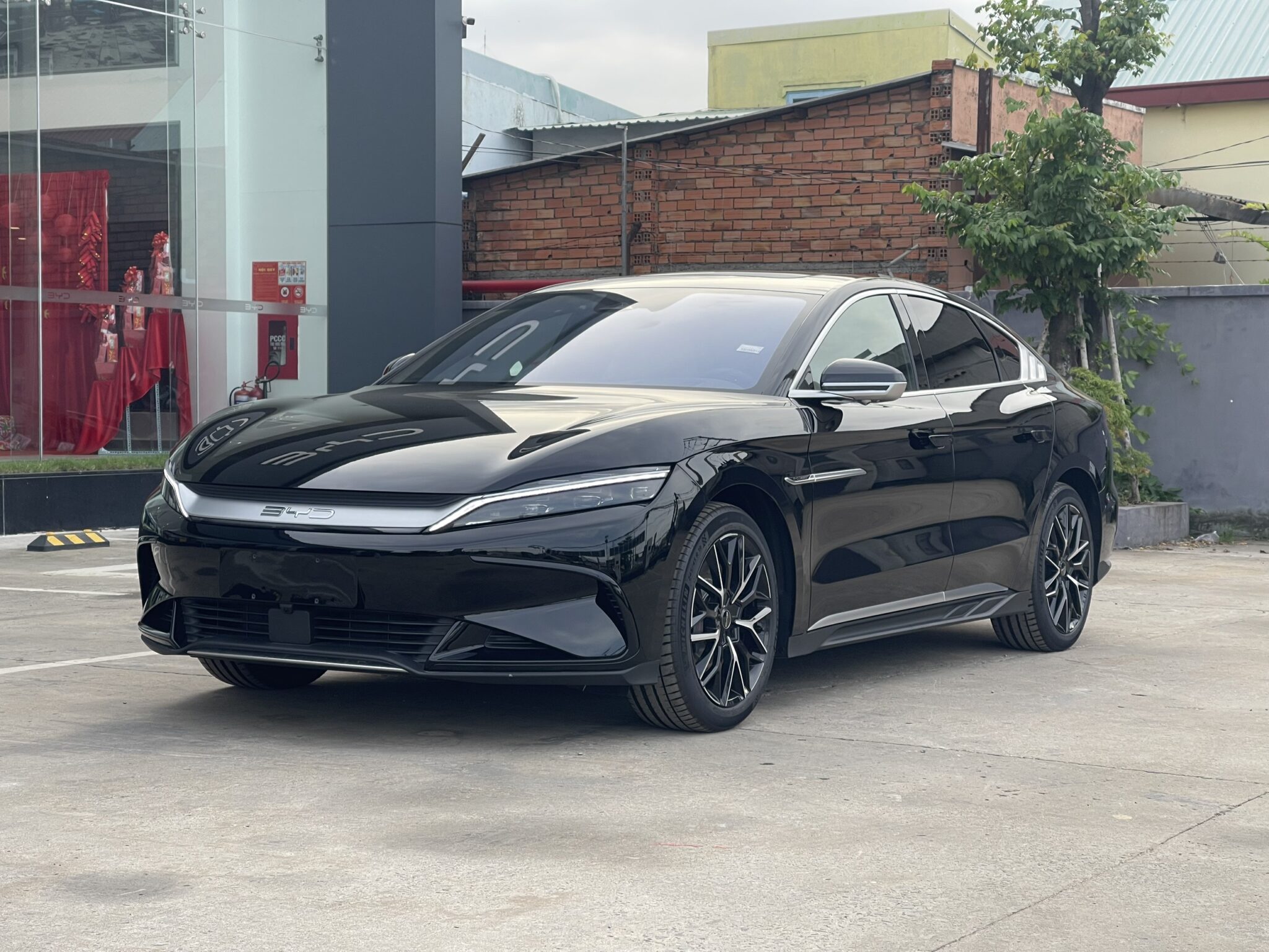 BYD Han EV 2025 – Sedan điện hạng sang, hiệu suất vượt trội